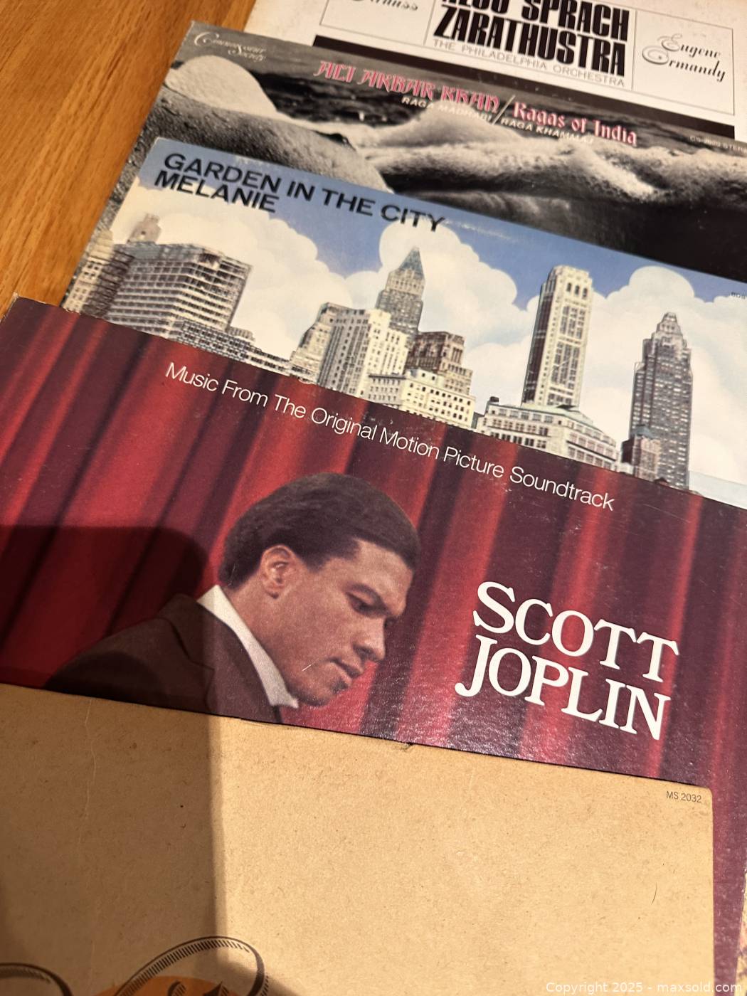 20 vintage vinyl record albums | Maxsold