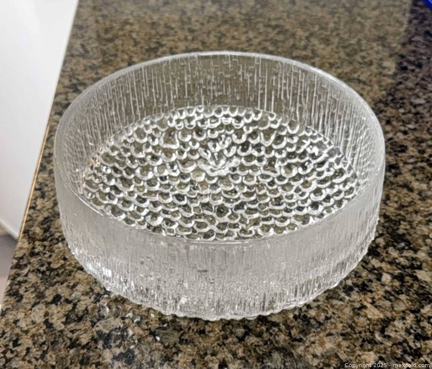 Iittala Ultima Thule glass bowl | Maxsold