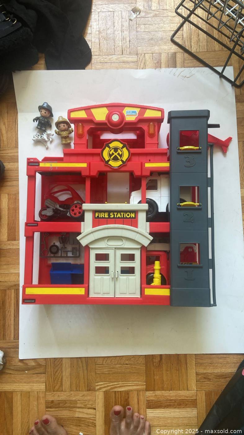 Fisher-Price Imaginext Fire Station Playset With Figures | Maxsold
