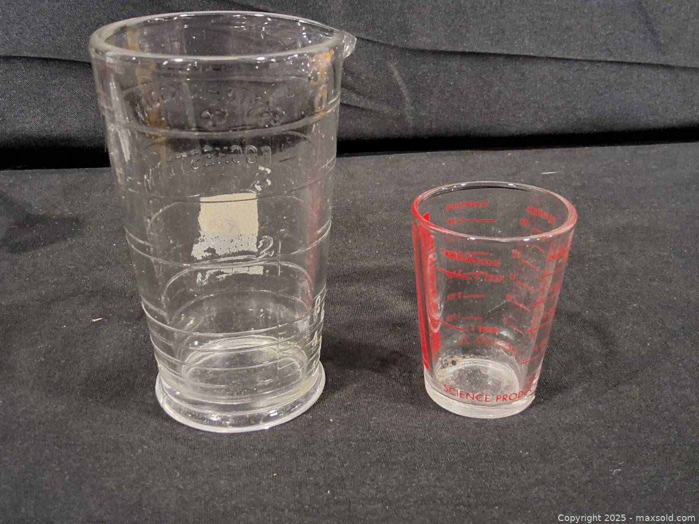 8 piece pitcher and measuring cup set | Maxsold