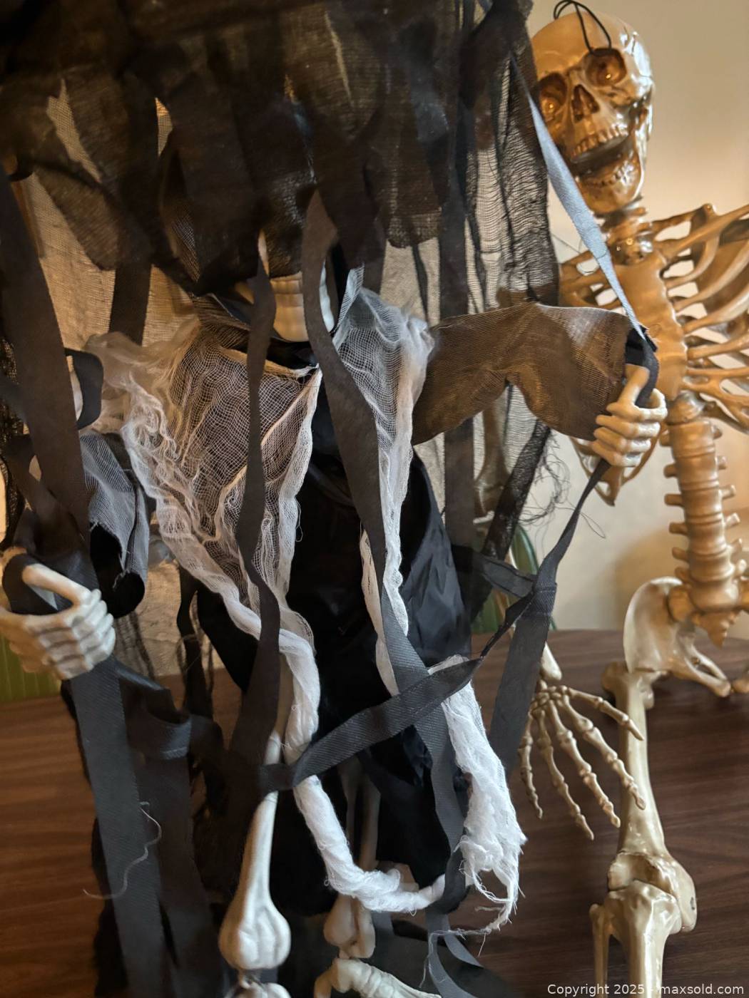 4-ft posable skeleton and animated cage skeleton | Maxsold