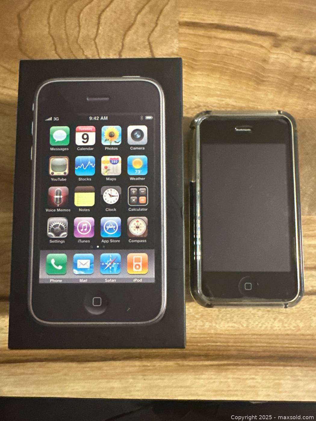 Apple iPhone 3GS smartphone with box | Maxsold