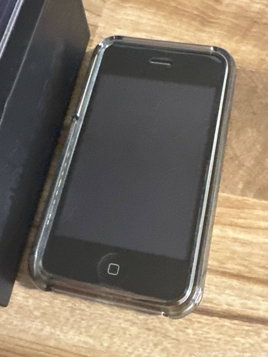 Apple iPhone 3GS smartphone with box | Maxsold