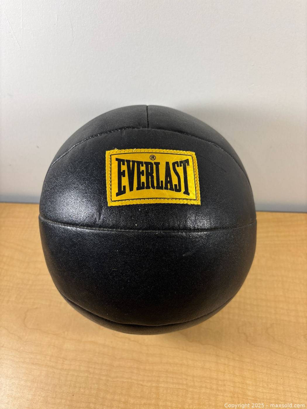 8lb Everlast Black Leather Medicine Ball | Maxsold