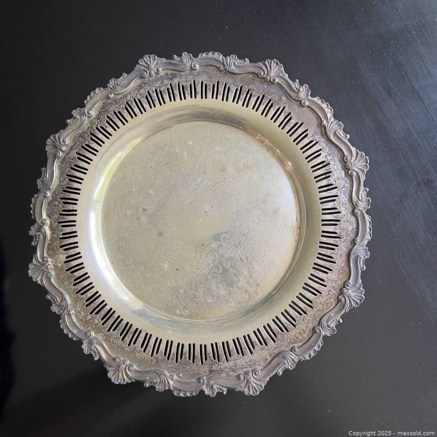 Set of three EP brass and copper round trays | Maxsold