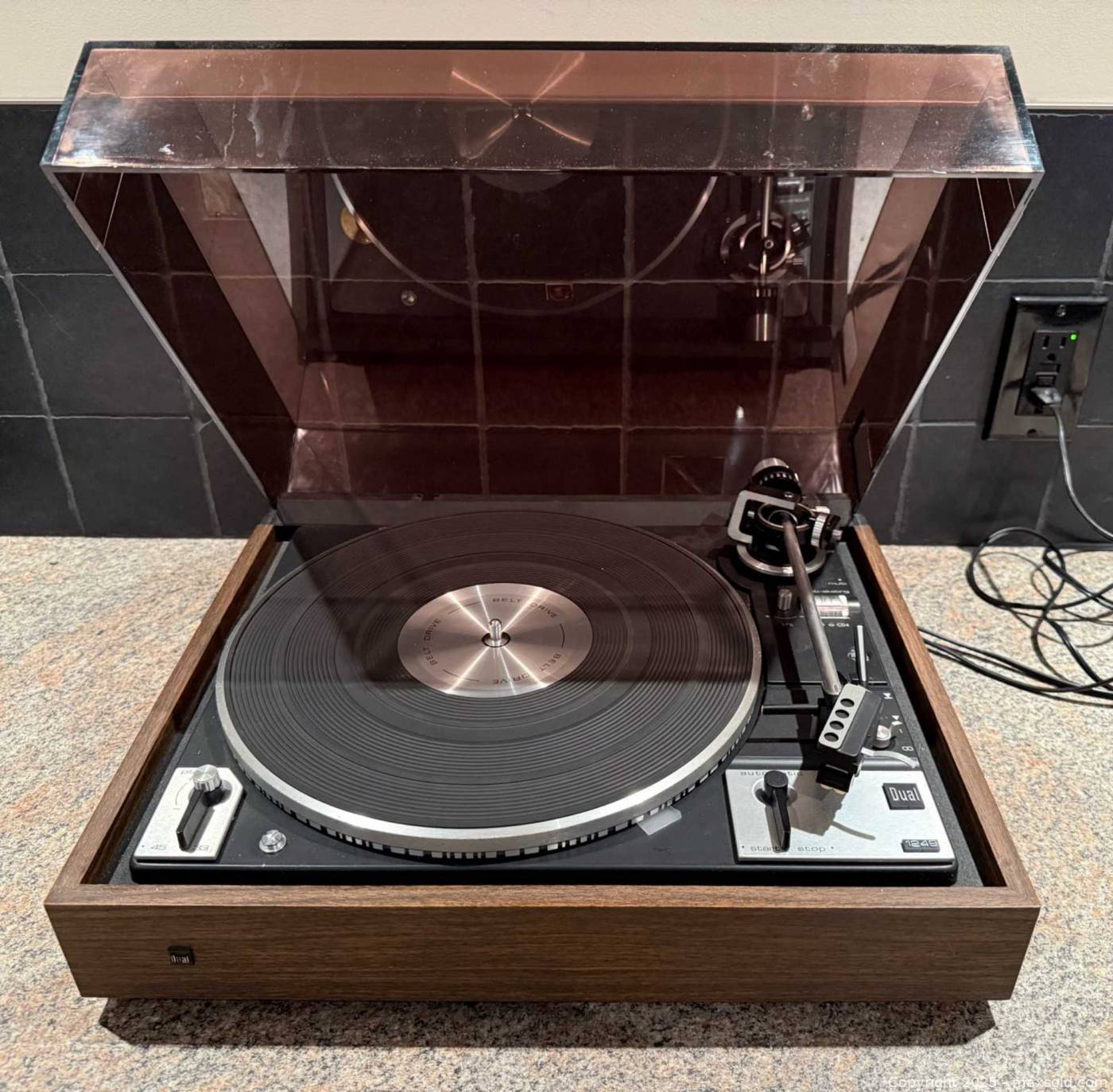 Dual 1249 Belt Drive Turntable | Maxsold