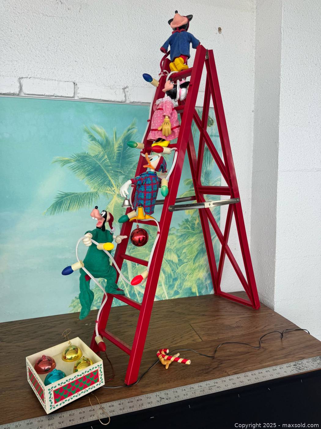 1994 Mickey’s Tree Trimmers animatronic | Maxsold