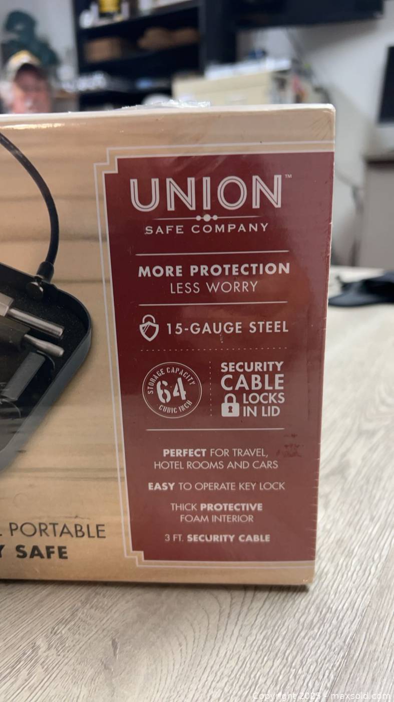 Union Safe Company personal portable security safe | Maxsold