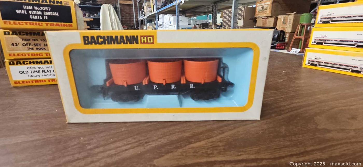 Eight Bachmann HO scale boxed cars | Maxsold