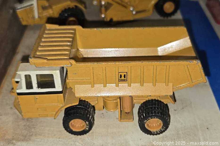 8 Ertl Diecast Construction Vehicles | Maxsold