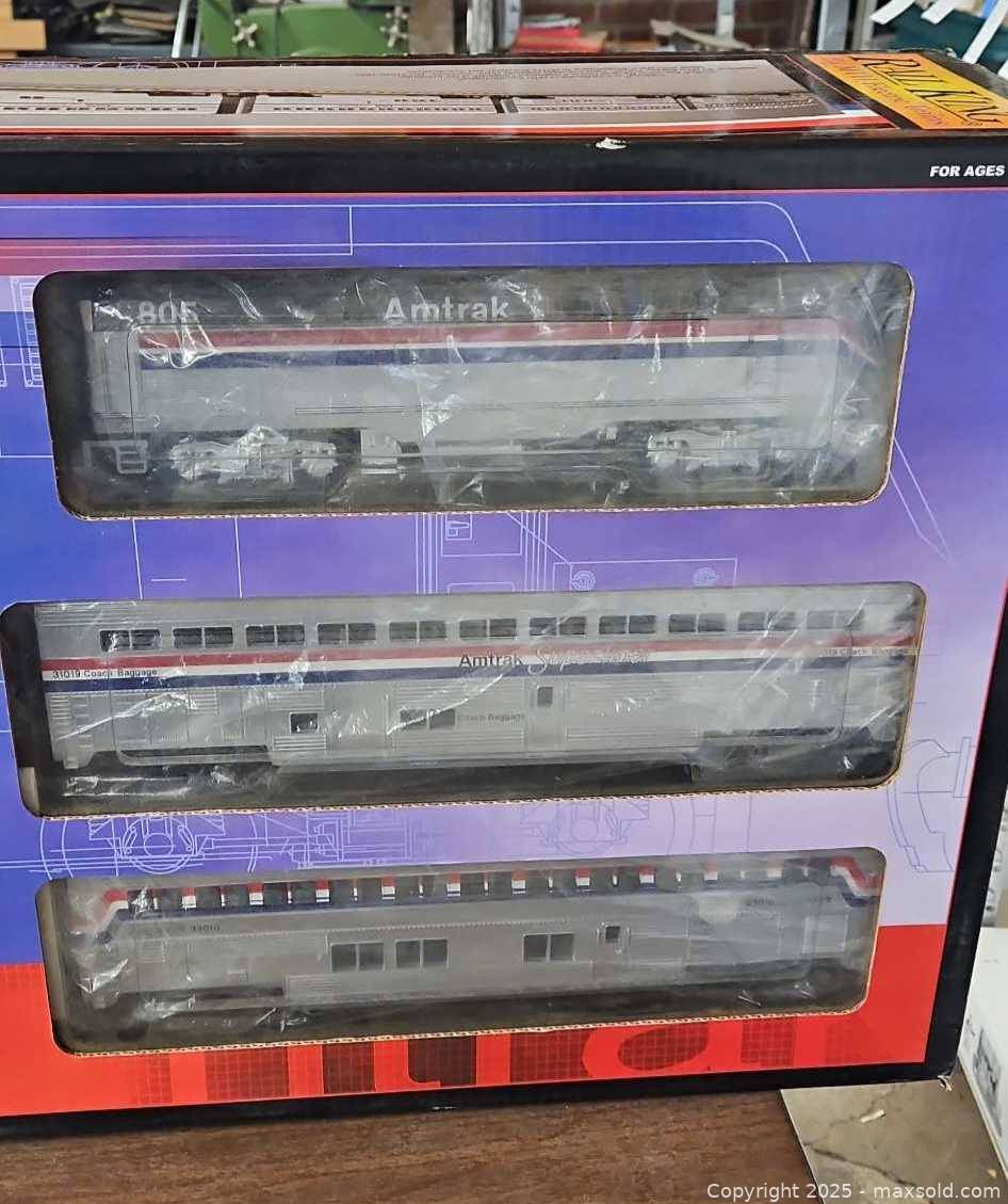 Rail King Amtrak O Gauge Genesis train set | Maxsold