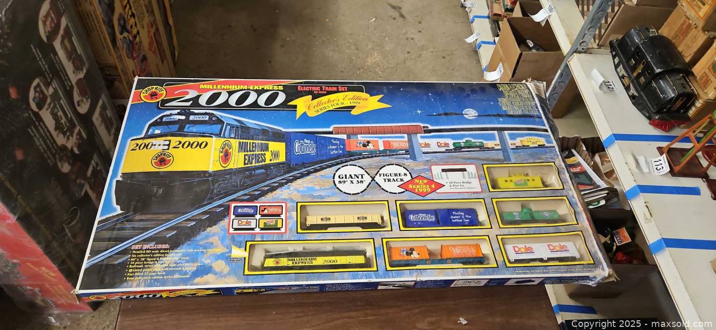 ShopRite Millennium Express 2000 HO scale electric train set | Maxsold