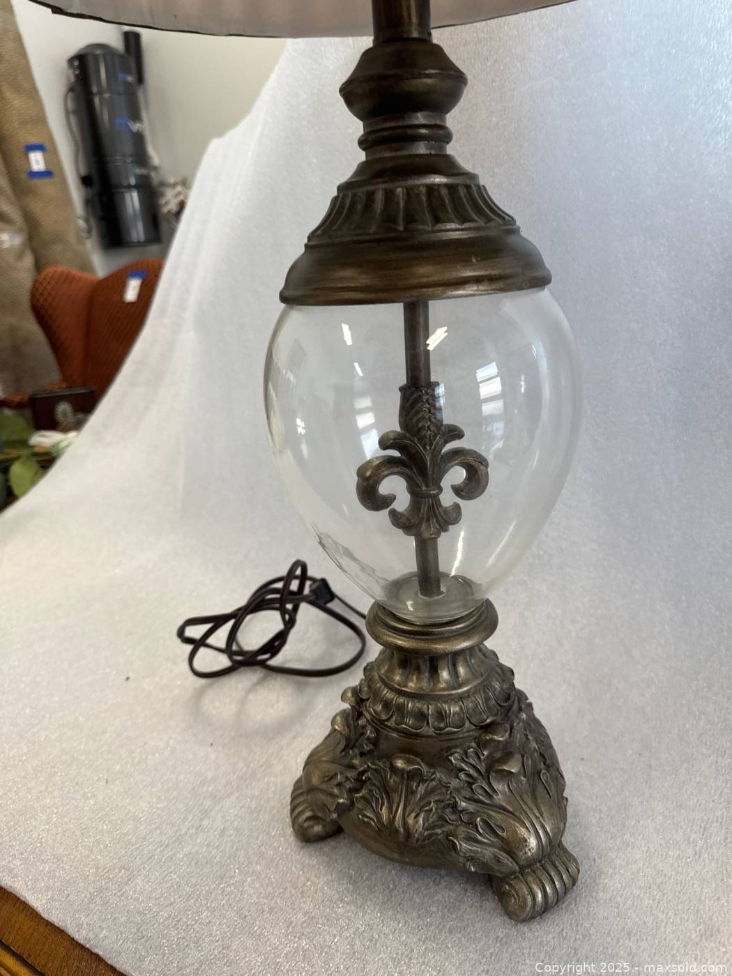 Traditional table lamp with pleated shade | Maxsold
