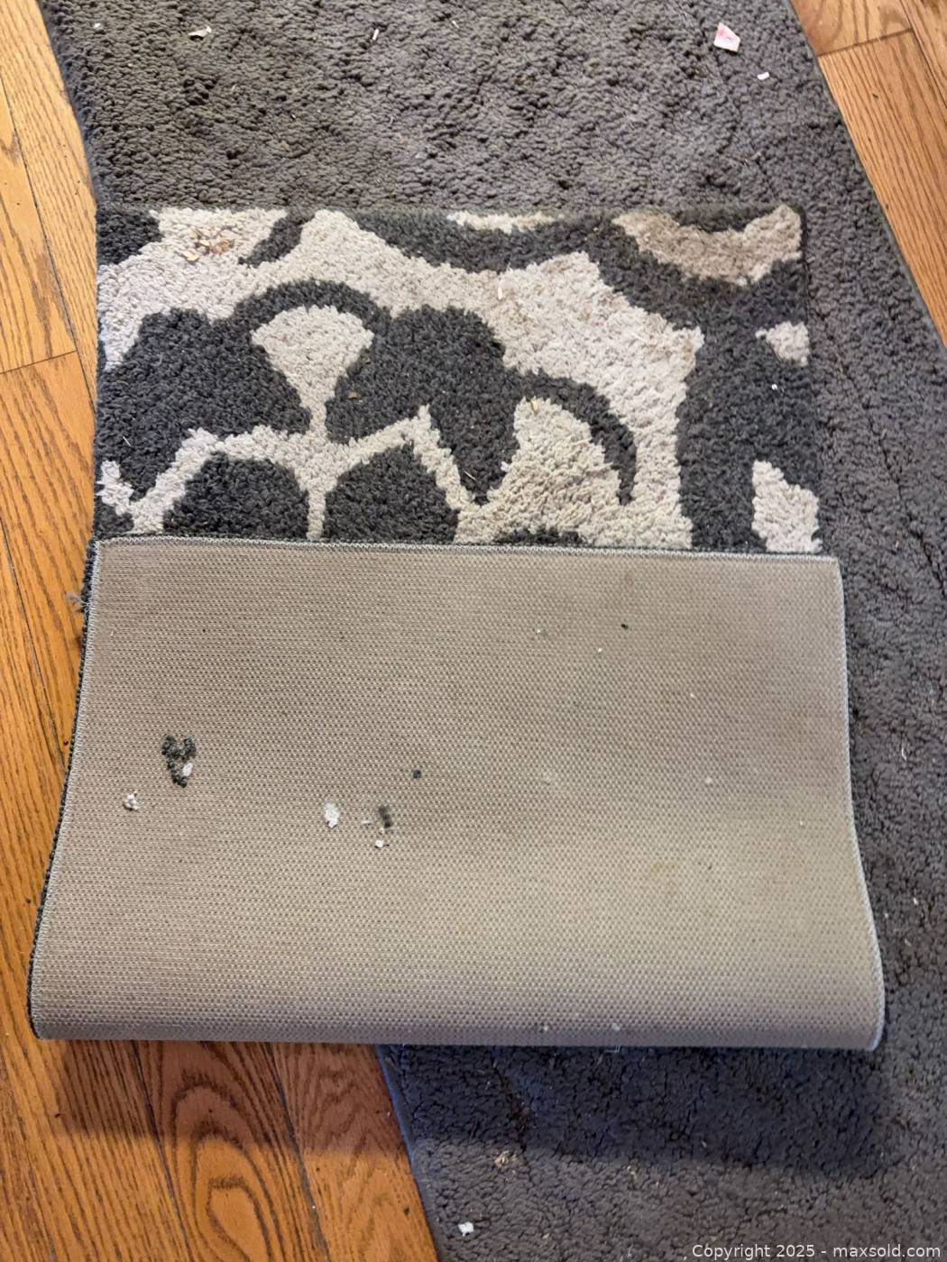 Two synthetic fibre floor mats | Maxsold