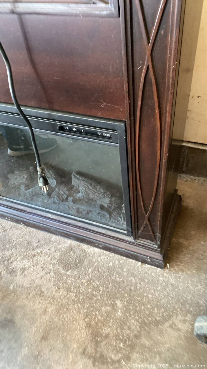 GHP Group electric fireplace mantel heater | Maxsold