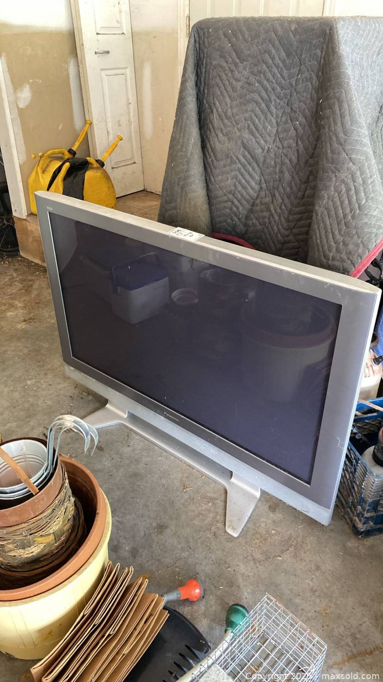 Panasonic Viera 50" Plasma TV TH-50PX6U | Maxsold