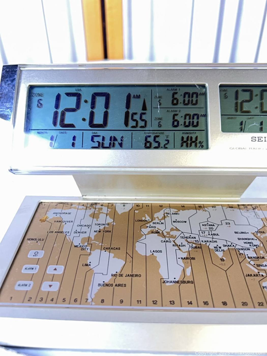 Seiko radio wave control world time clock | Maxsold