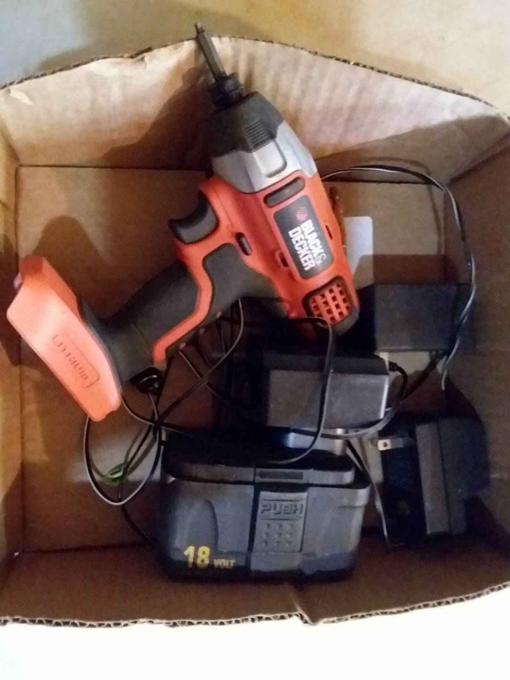 Black & Decker 18V cordless drill, 2 batteries, charger | Maxsold
