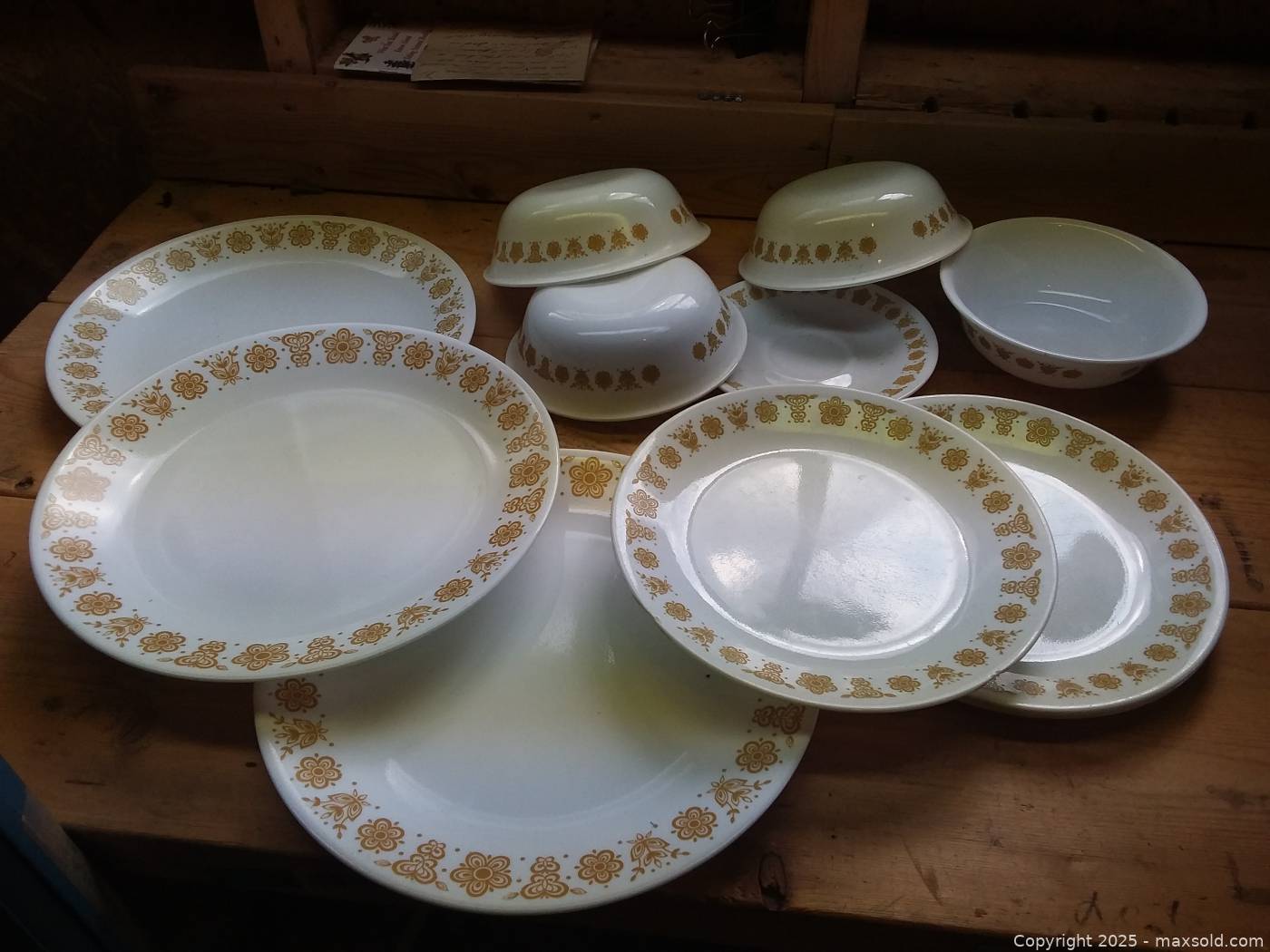 Corelle Butterfly Gold dishes 12-piece | Maxsold