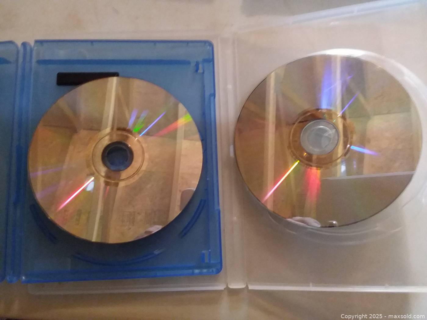 Two video game discs | Maxsold