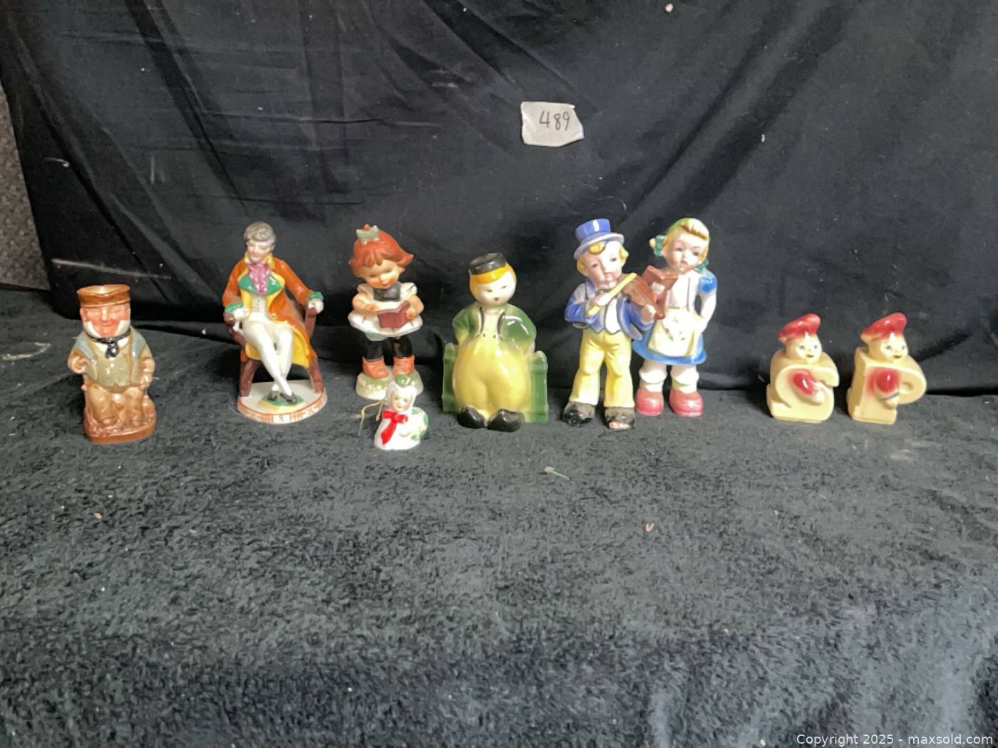 10 vintage ceramic figurines & rooster S&P | Maxsold