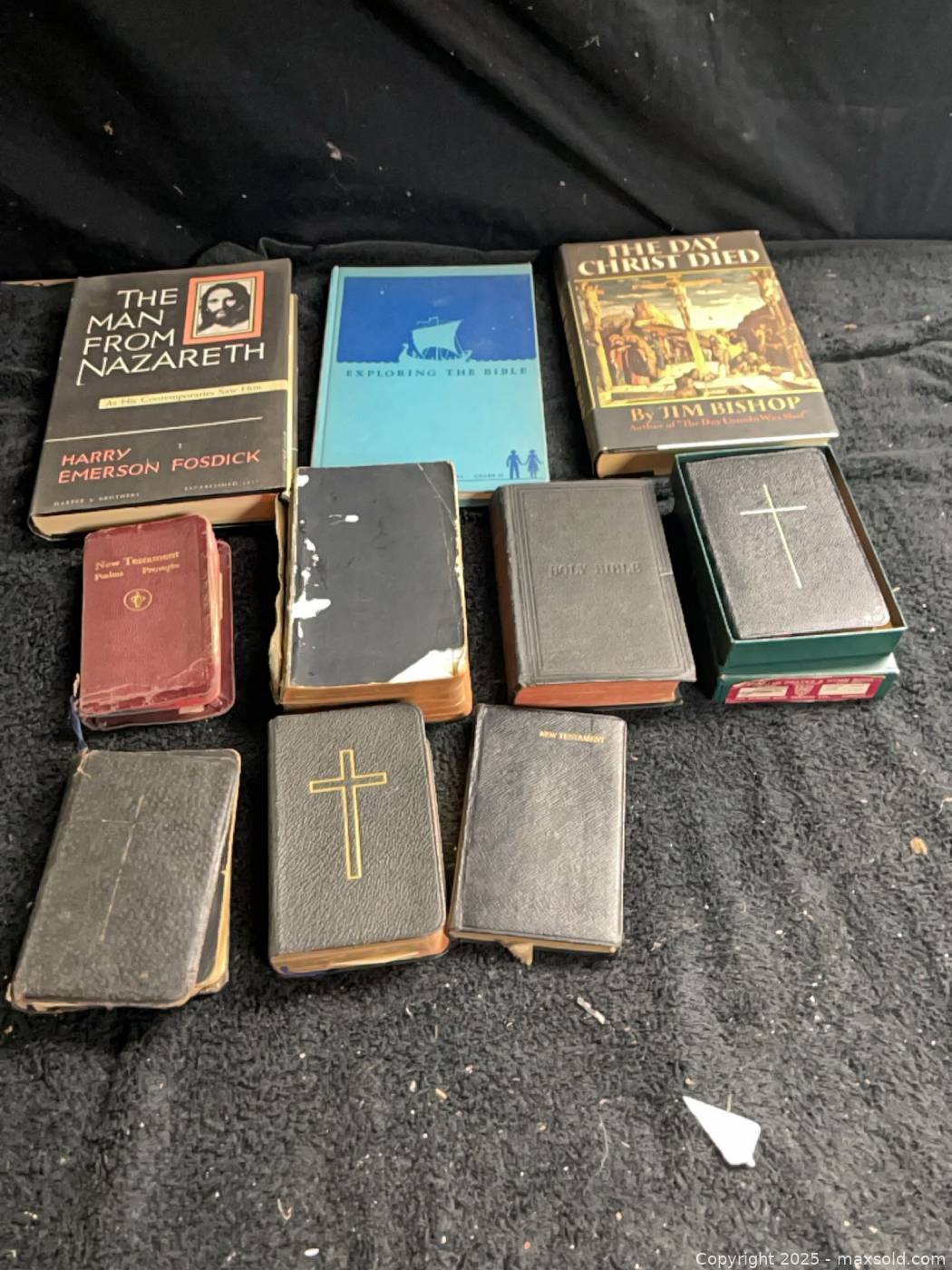 Christian books and pocket Bibles, 10 volumes | Maxsold