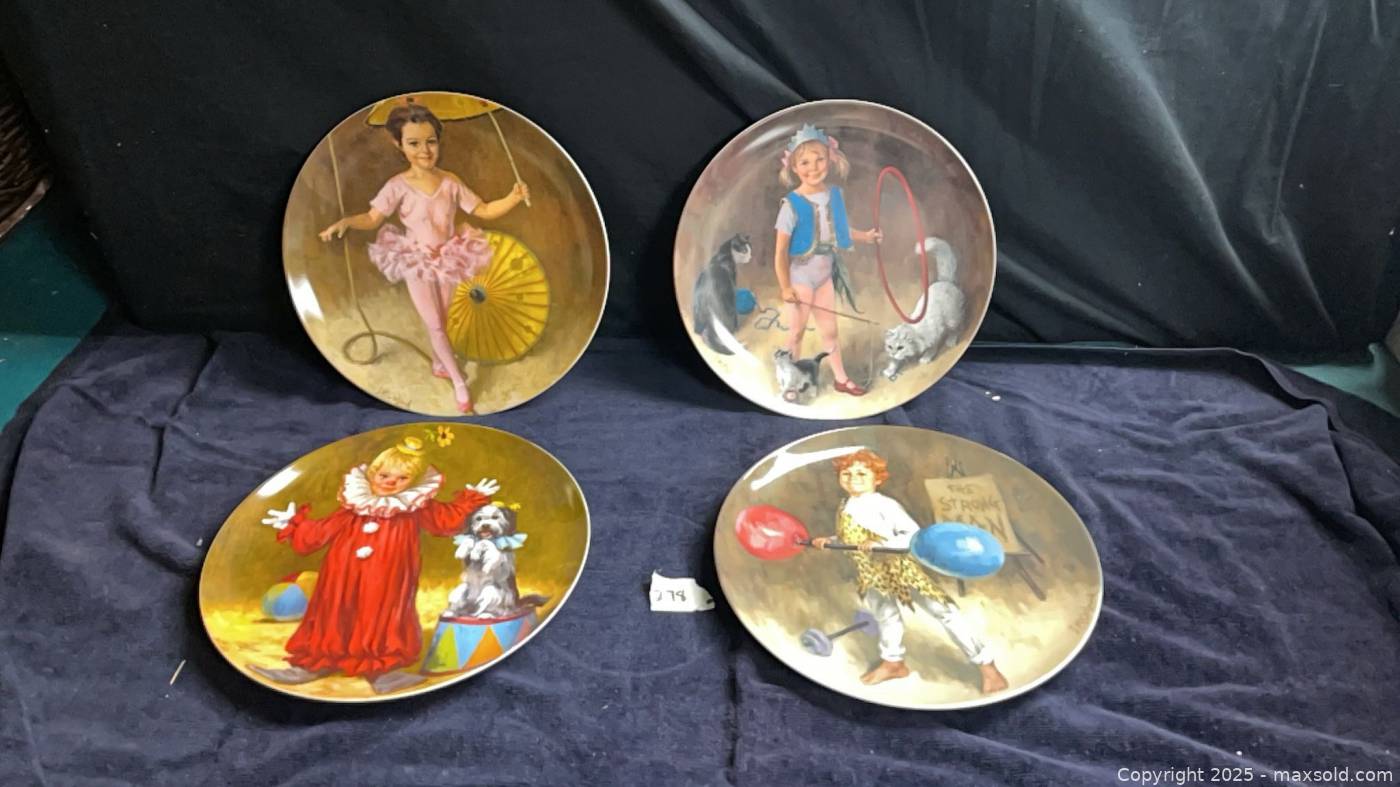 Recon Circus Children Porcelain Plates Set | Maxsold