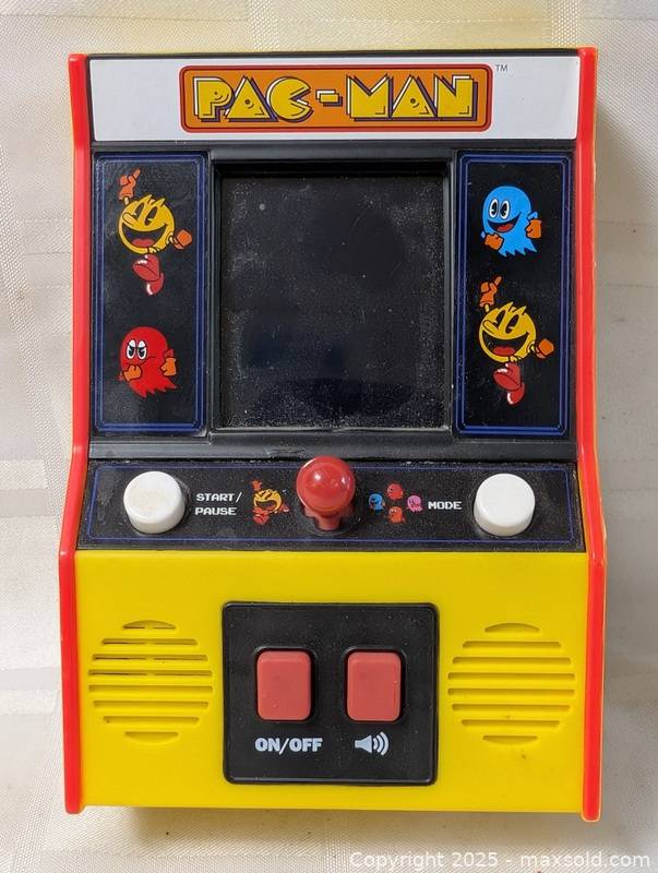 Pac-Man tabletop mini arcade game 5.5" | Maxsold