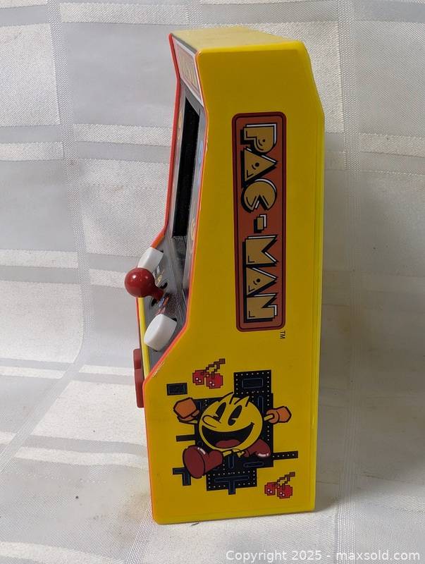 Pac-Man tabletop mini arcade game 5.5" | Maxsold