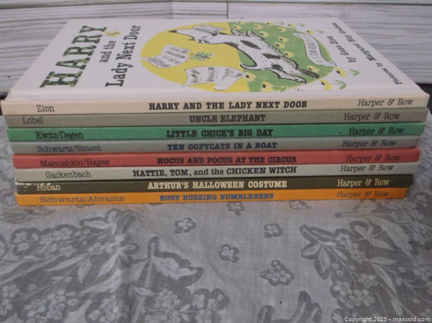 8 Vintage Weekly Reader Children’s Hardcover Books 1960s | Maxsold