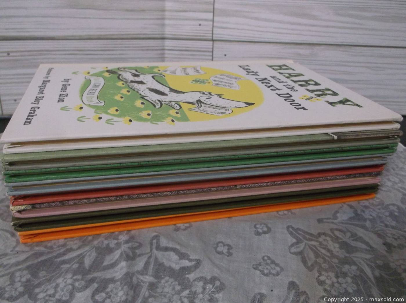 8 Vintage Weekly Reader Children’s Hardcover Books 1960s | Maxsold