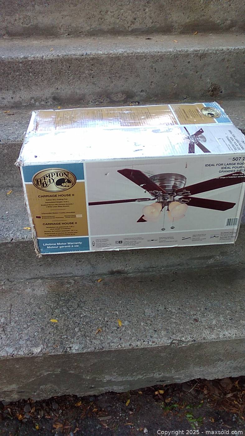 Hampton Bay Carriage House II 52" indoor ceiling fan, sealed box | Maxsold