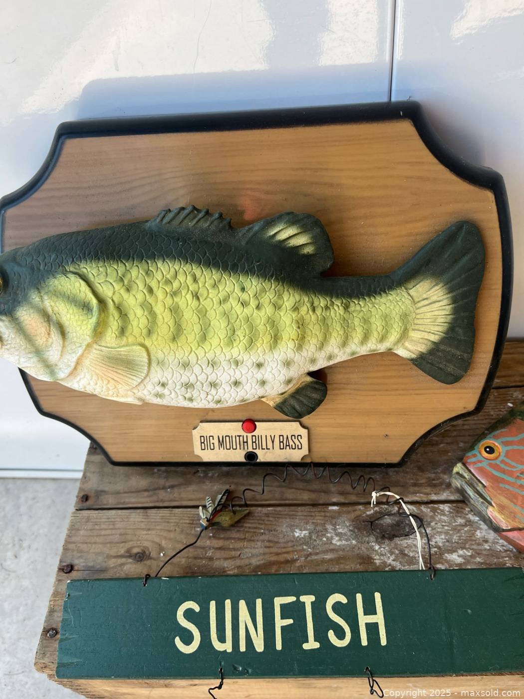 Big Mouth Billy Bass plaque and Sunfish sign | Maxsold