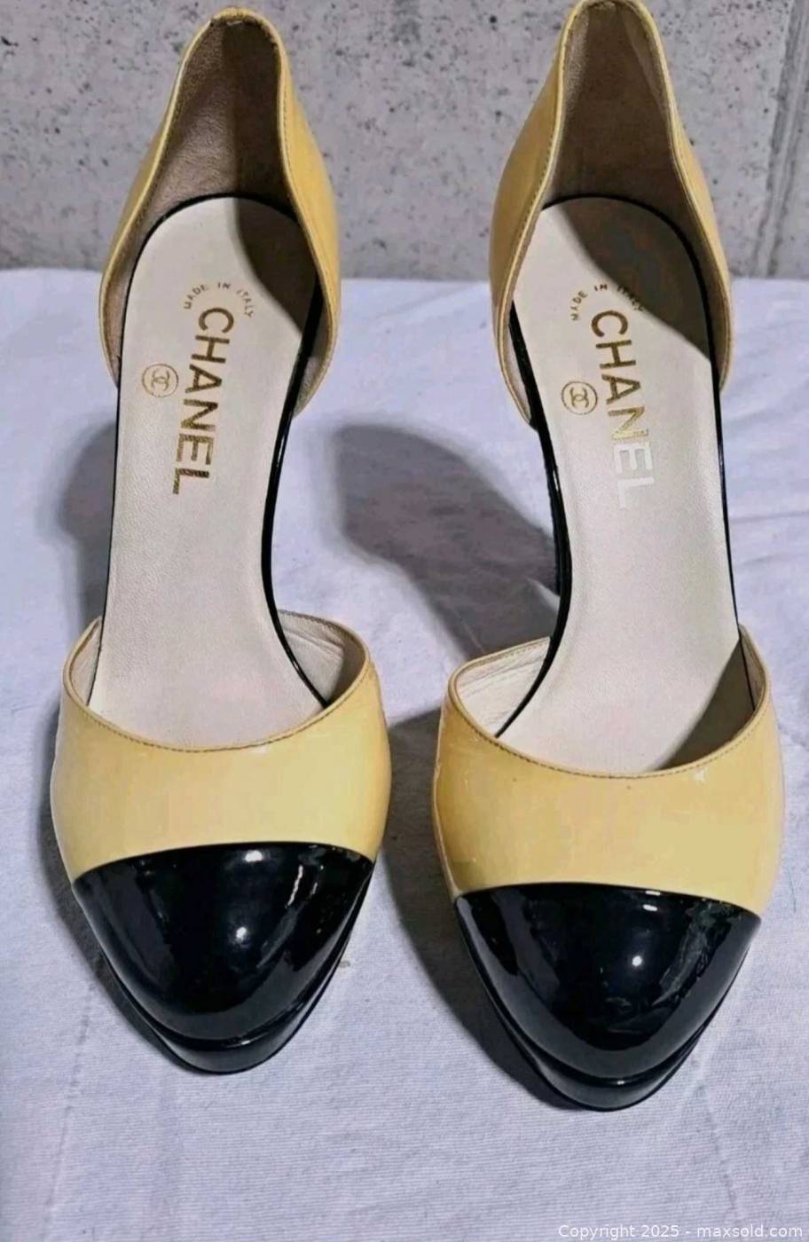 Chanel patent leather cap toe pumps size 9 | Maxsold