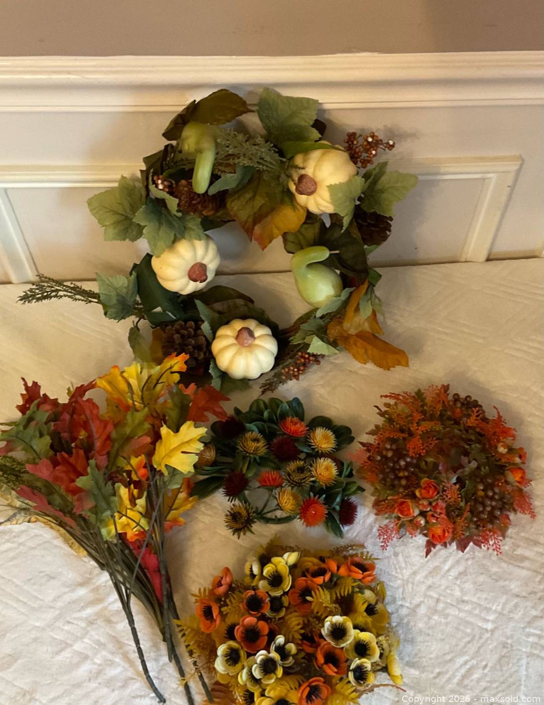 Artificial fall floral decor 5 pieces | Maxsold
