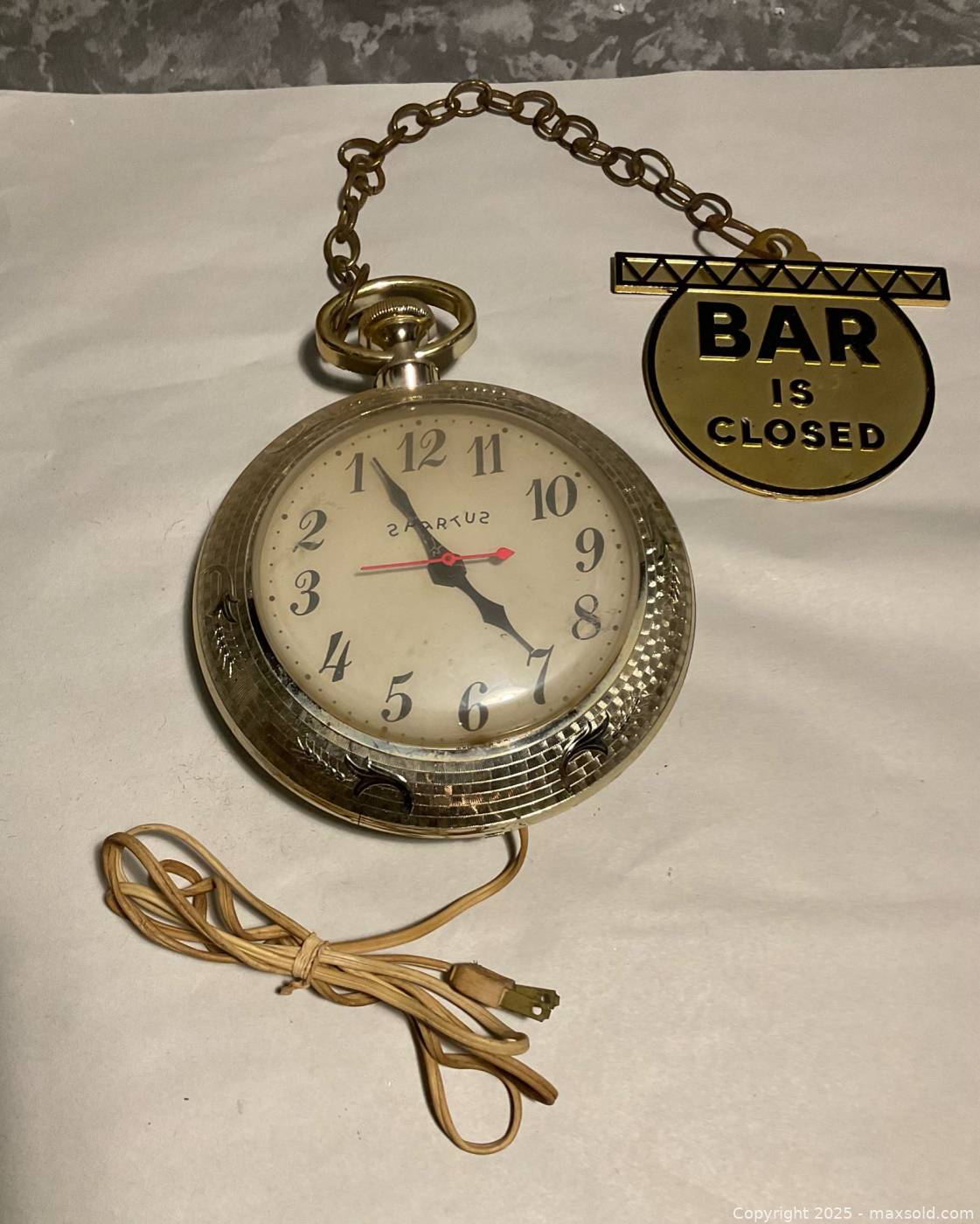 Spartus Reverse-Dial Bar Open/Closed Electric Wall Clock | Maxsold