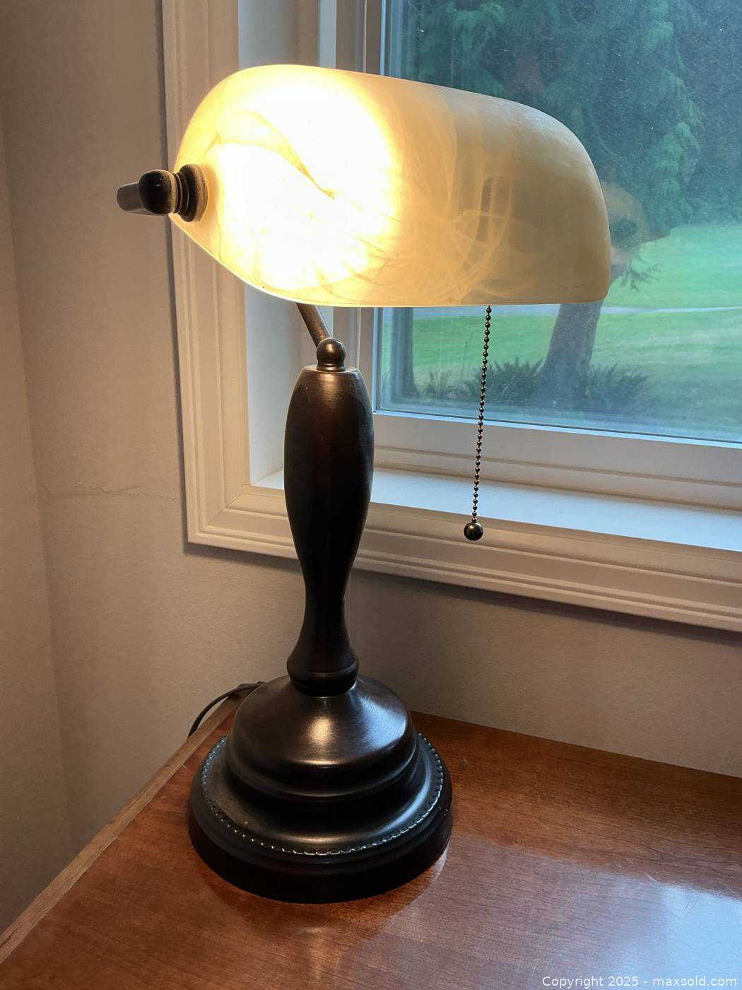 Lane Legacy cedar chest and table lamp | Maxsold