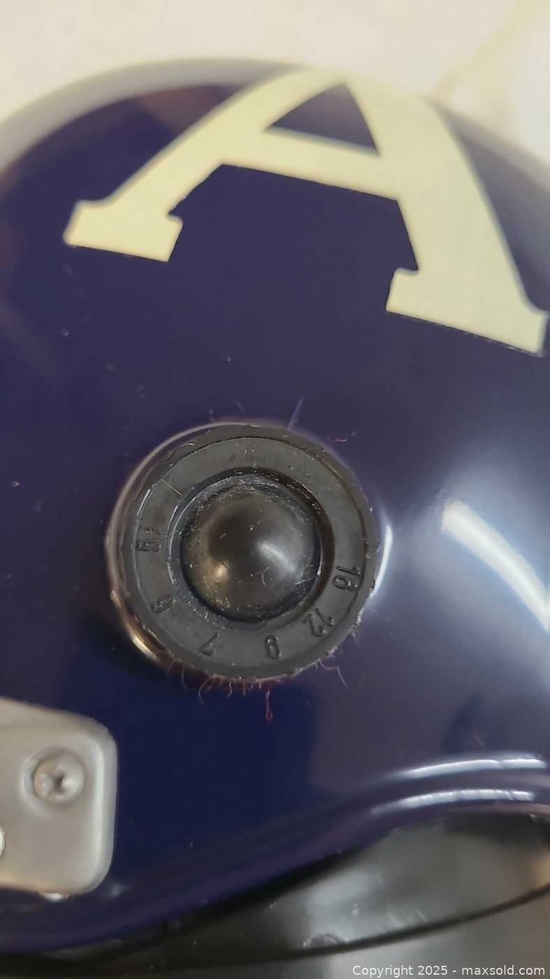22 Toronto Argonauts helmet AM radios | Maxsold
