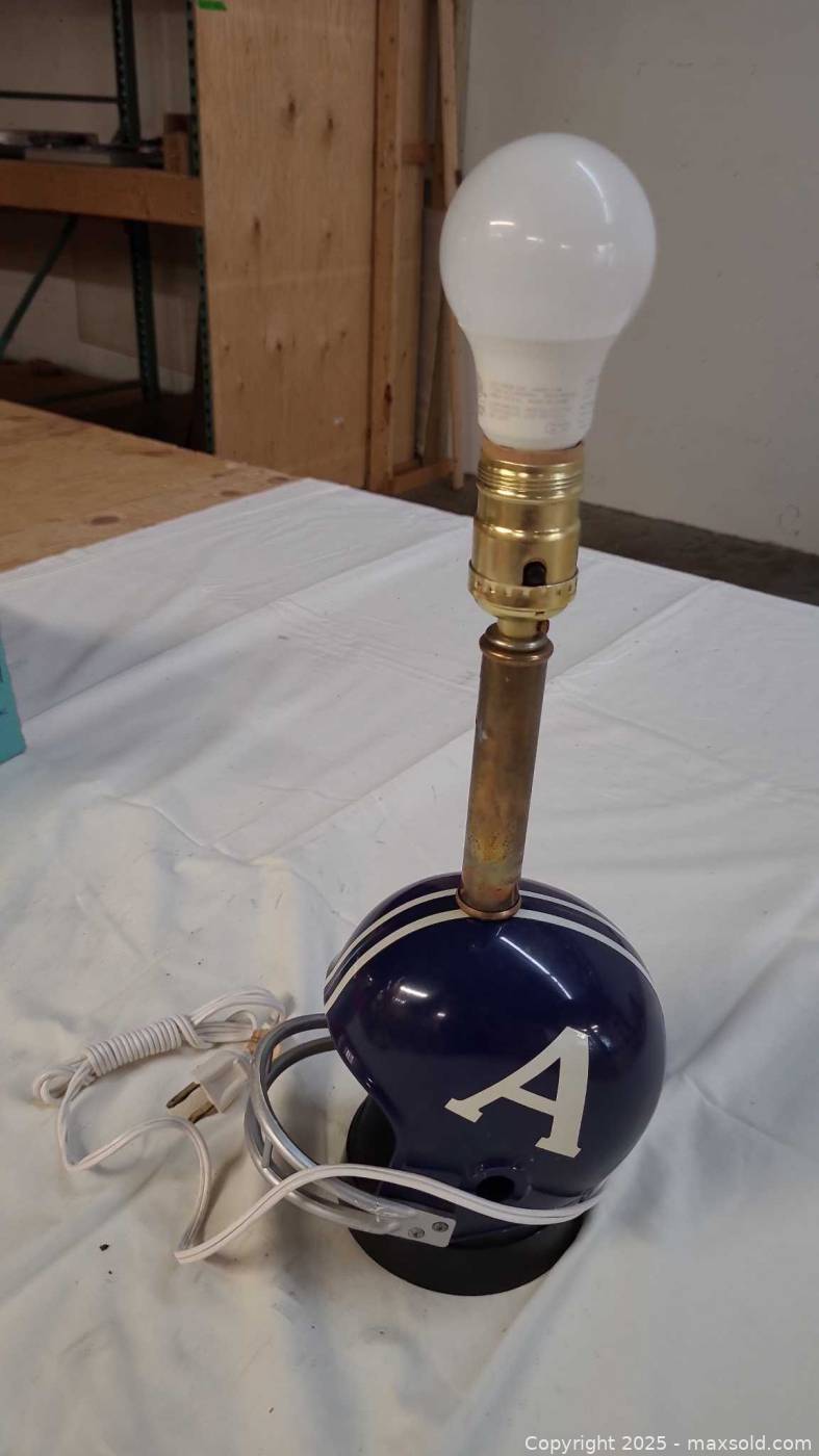 7 CFL Football Helmet Table Lamps | Maxsold