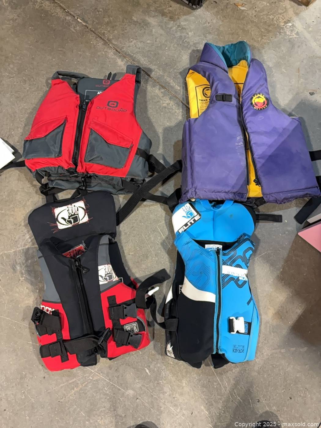 Four youth to adult life jackets | Maxsold