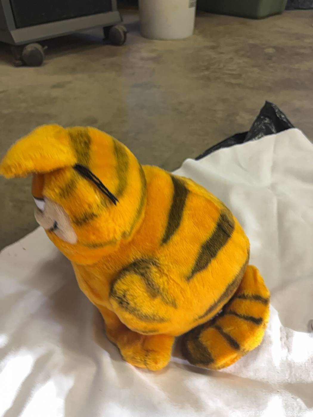 1981 Garfield plush stuffed toy | Maxsold