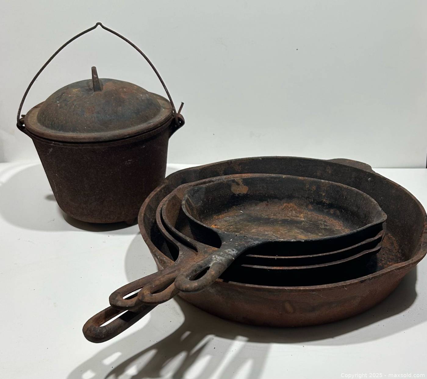 Cast Iron Frying Pans And Footed Cauldron | Maxsold