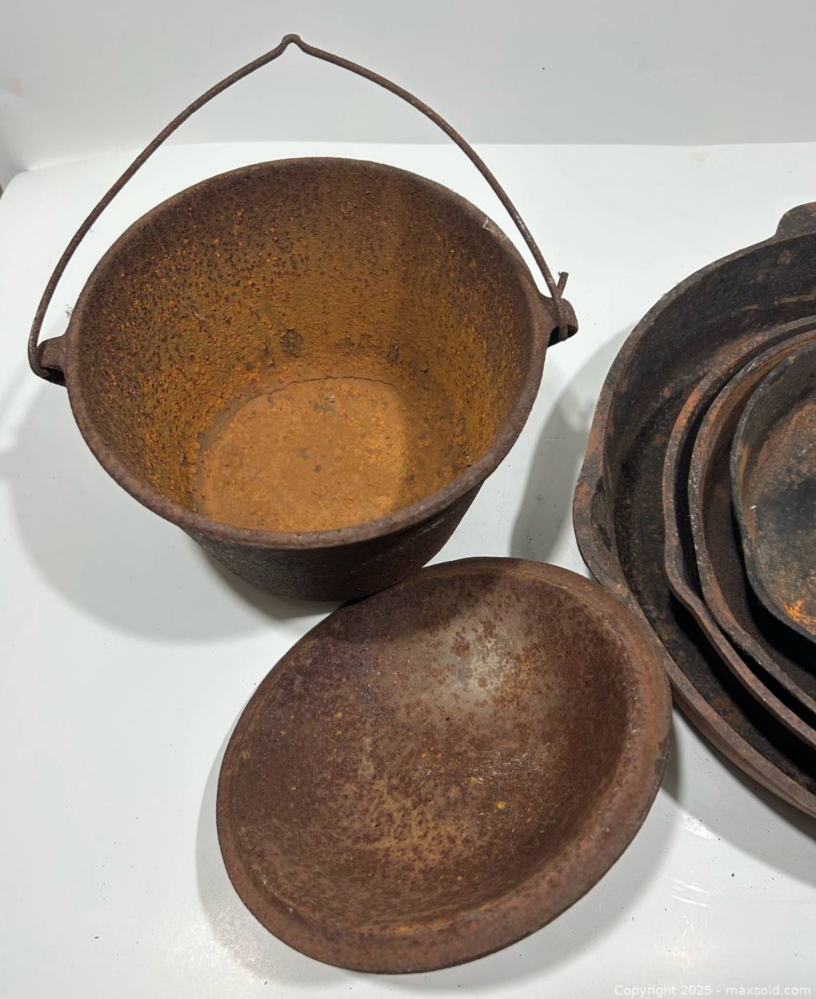 Cast Iron Frying Pans And Footed Cauldron | Maxsold