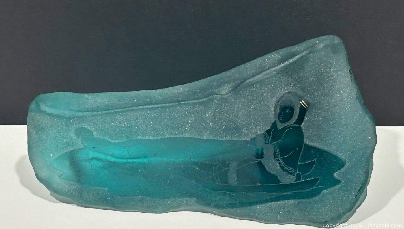 Siku etched Inuit frosted glass sculpture | Maxsold