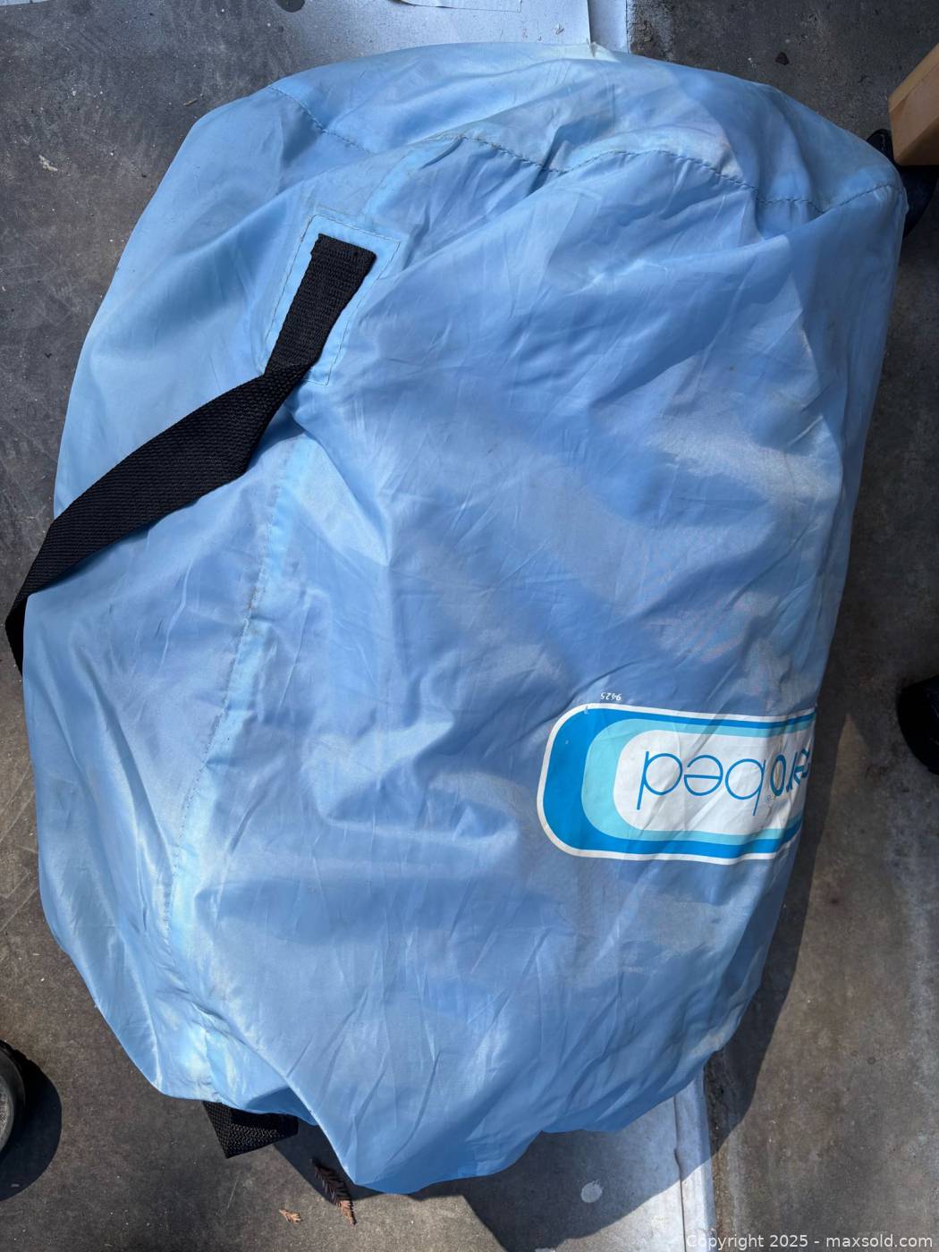 Aerobed inflatable air mattress with carry bag | Maxsold