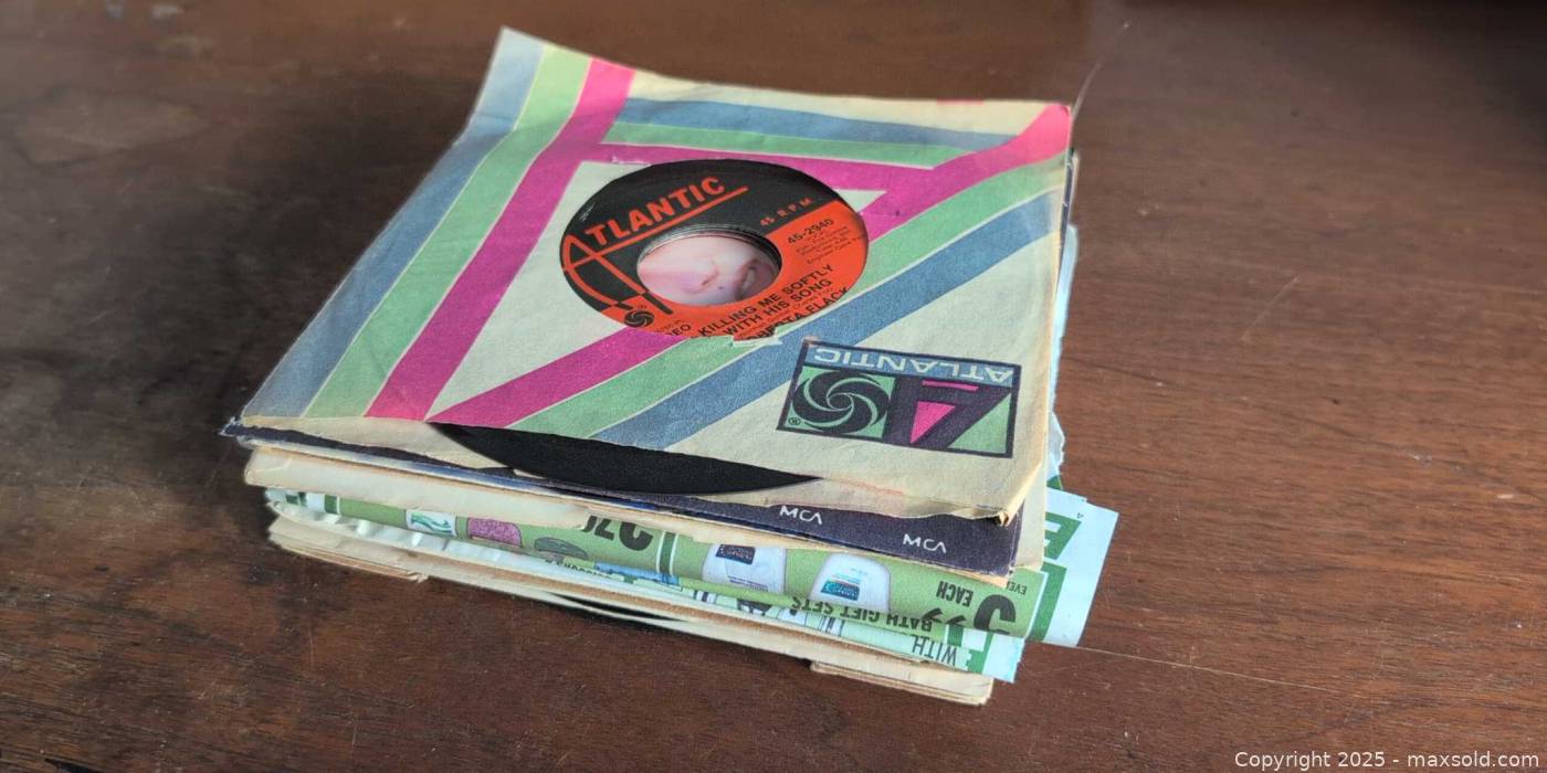 Approx. 10–12 7-Inch 45 RPM Vinyl Singles | Maxsold