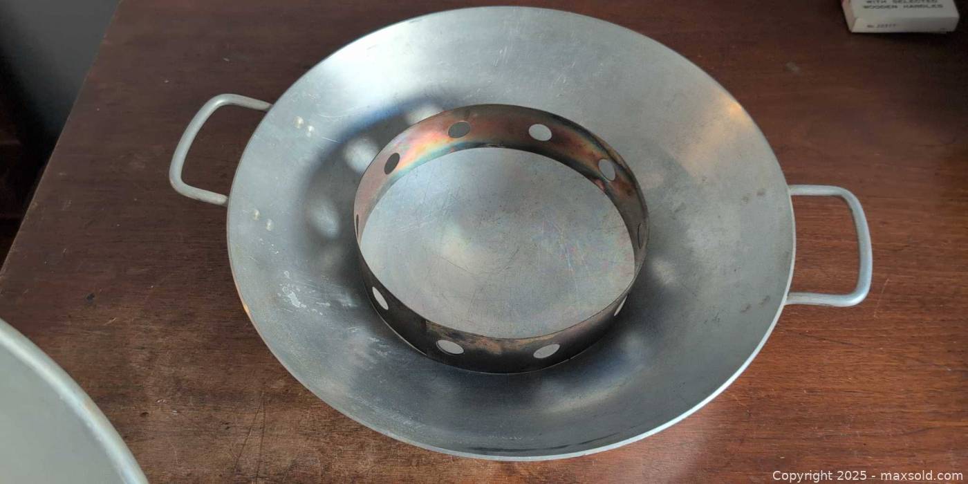 Mirro aluminum wok-style pan with lid model 2635 | Maxsold