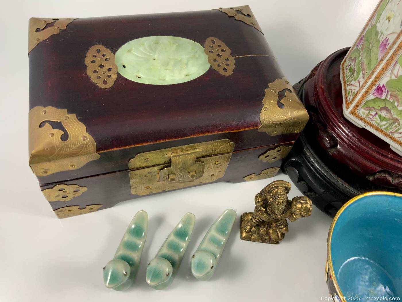 Asian decor lot: jade inlaid jewelry box, cloisonné bowl, porcelain tea ...