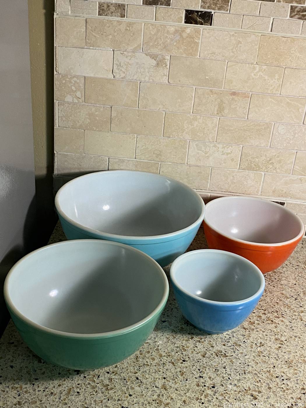 Pyrex 4-piece opal glass nesting mixing bowls | Maxsold