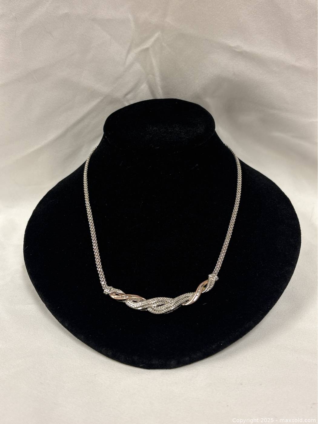 Sterling silver diamond chip necklace | Maxsold